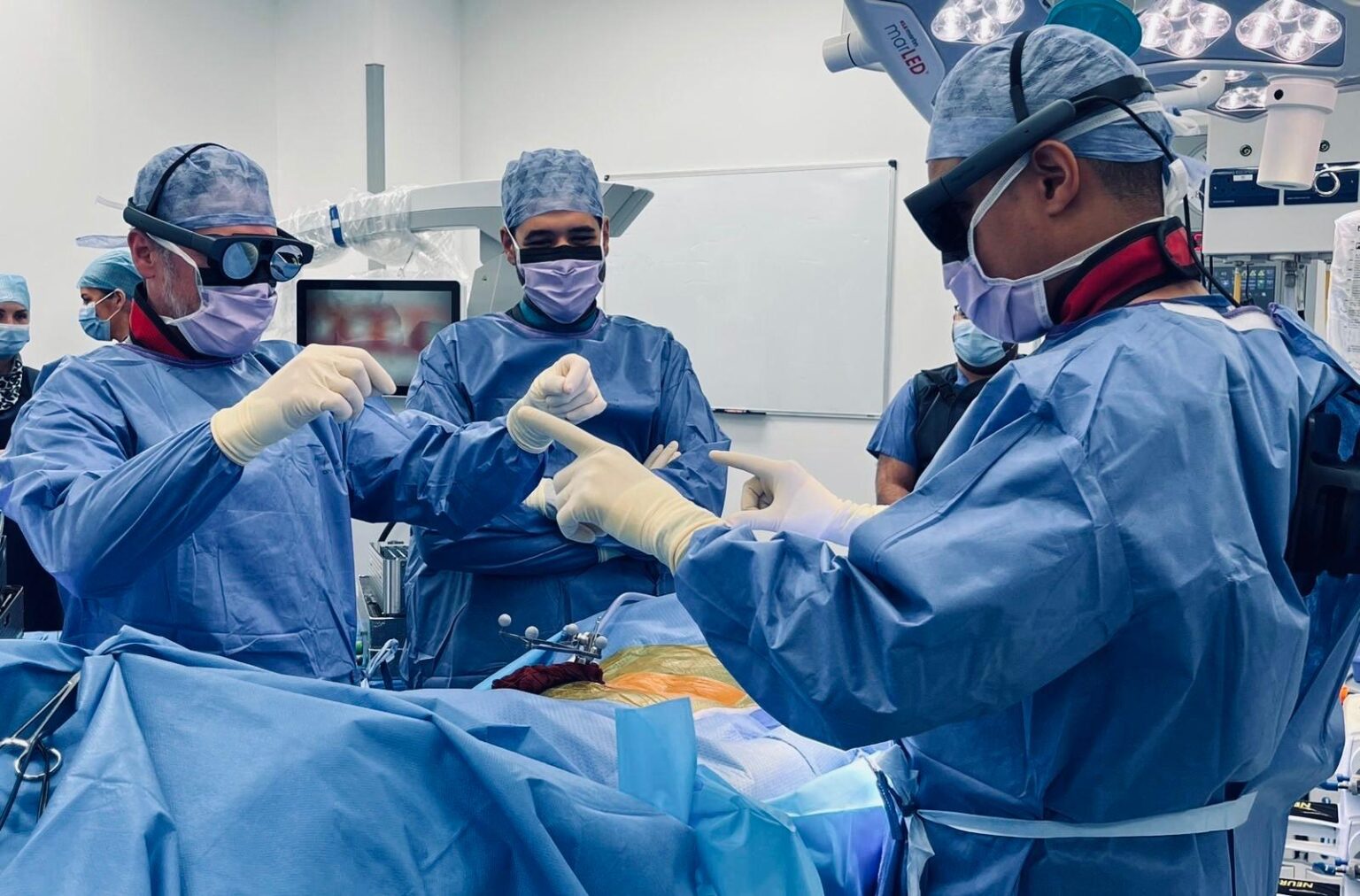 Pioneering system lets NHSGGC surgeon ‘see inside’ patient during ...